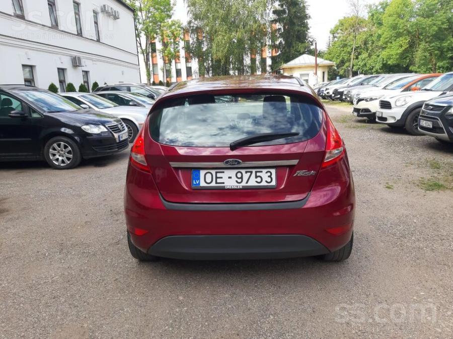 Sarkans Ford Fiesta 2009 Daugavpils, ar dzinēja tilpumu 1.20 L un nobraukumu 0 tūkst. km par 2700 €, foto 7 vietnē AUTOMOTO.COM.LV