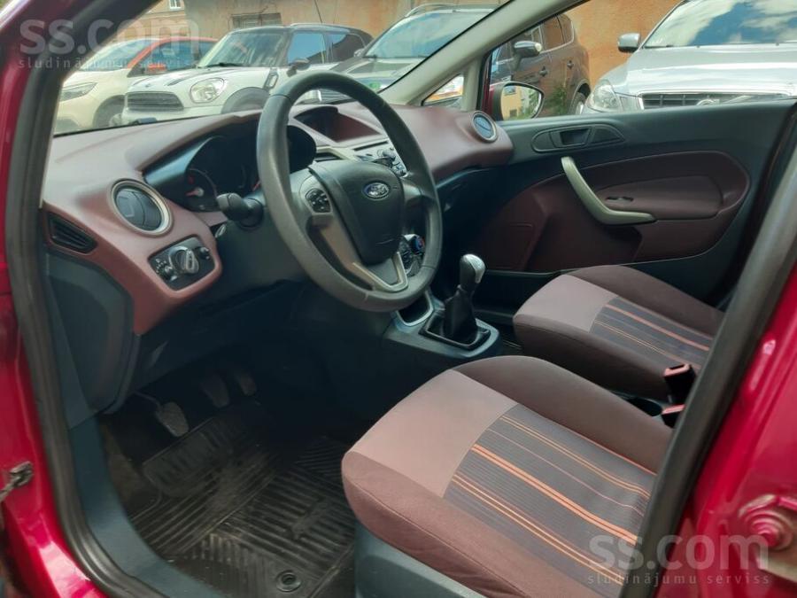 Sarkans Ford Fiesta 2009 Daugavpils, ar dzinēja tilpumu 1.20 L un nobraukumu 0 tūkst. km par 2700 €, foto 10 vietnē AUTOMOTO.COM.LV
