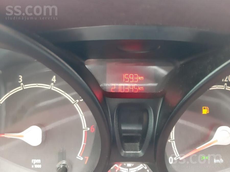 Sarkans Ford Fiesta 2009 Daugavpils, ar dzinēja tilpumu 1.20 L un nobraukumu 0 tūkst. km par 2700 €, foto 12 vietnē AUTOMOTO.COM.LV