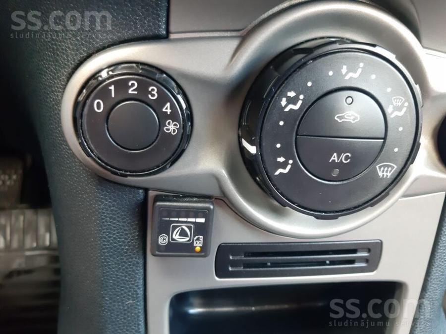 Sarkans Ford Fiesta 2009 Daugavpils, ar dzinēja tilpumu 1.20 L un nobraukumu 0 tūkst. km par 2700 €, foto 15 vietnē AUTOMOTO.COM.LV