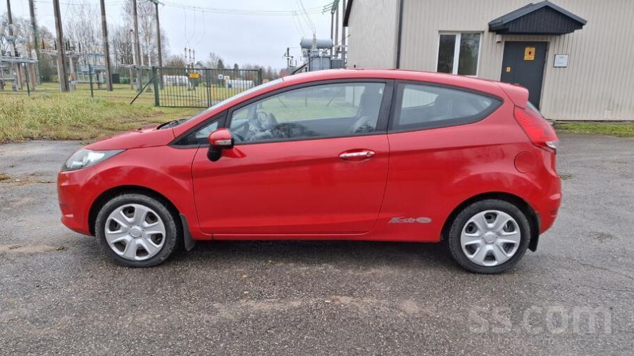 Red Ford Fiesta 2009 in Ogre, with an engine capacity of 1.30 L and mileage of 180 thousand km for 2399 €, photo 3 on AUTOMOTO.COM.LV