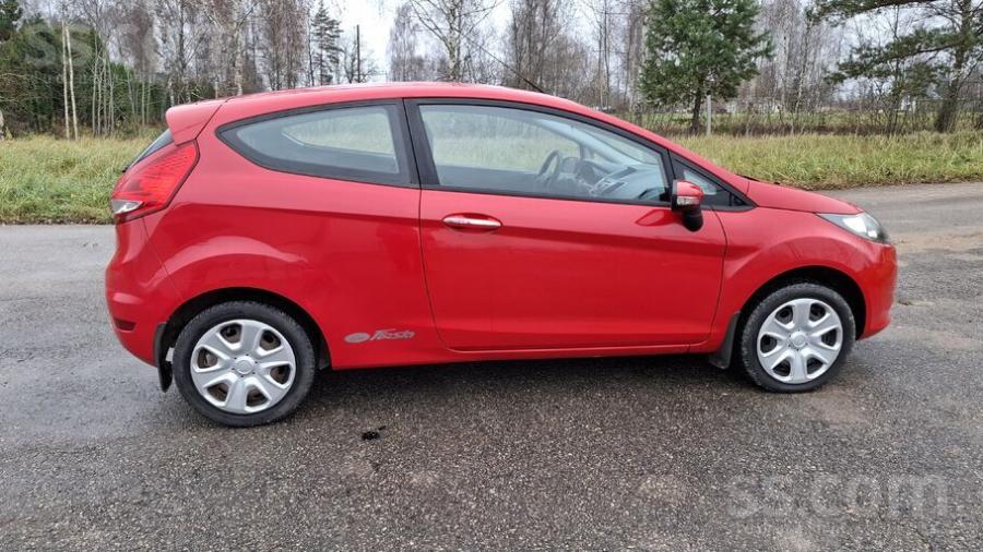 Red Ford Fiesta 2009 in Ogre, with an engine capacity of 1.30 L and mileage of 180 thousand km for 2399 €, photo 6 on AUTOMOTO.COM.LV
