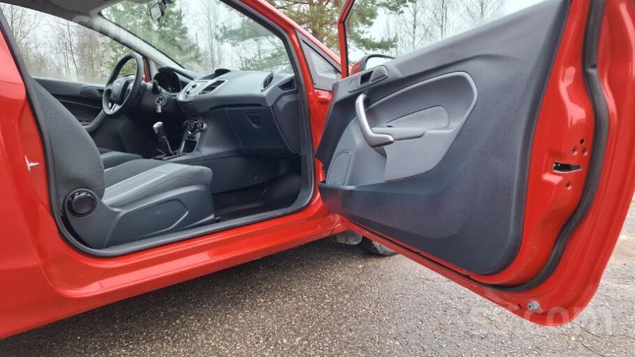 Red Ford Fiesta 2009 in Ogre, with an engine capacity of 1.30 L and mileage of 180 thousand km for 2399 €, photo 17 on AUTOMOTO.COM.LV