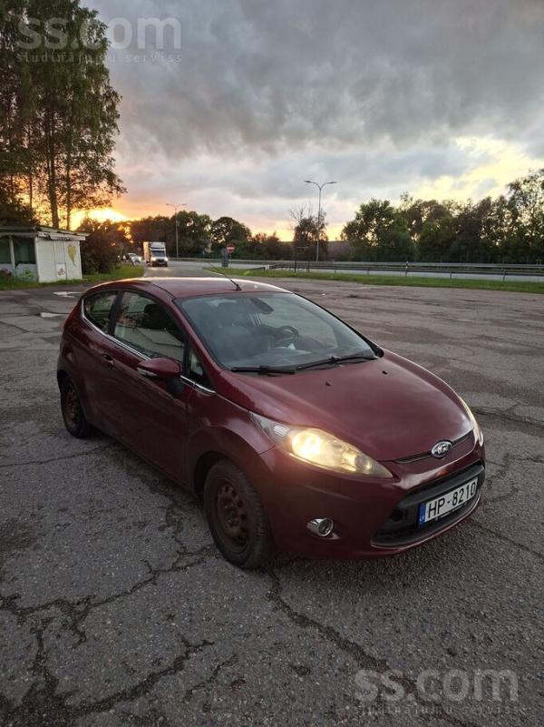 Sarkans Ford Fiesta 2009 Rīga, ar dzinēja tilpumu 1.20 L un nobraukumu 236 tūkst. km par 1200 €, foto 1 vietnē AUTOMOTO.COM.LV