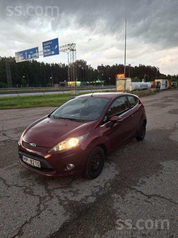 Sarkans Ford Fiesta 2009 Rīga, ar dzinēja tilpumu 1.20 L un nobraukumu 236 tūkst. km par 1200 €, foto 2 vietnē AUTOMOTO.COM.LV