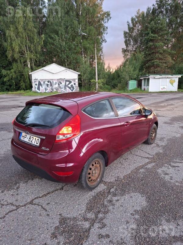 Sarkans Ford Fiesta 2009 Rīga, ar dzinēja tilpumu 1.20 L un nobraukumu 236 tūkst. km par 1200 €, foto 3 vietnē AUTOMOTO.COM.LV