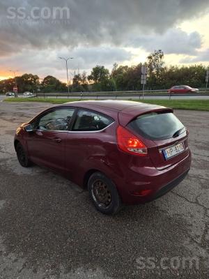 Red Ford Fiesta 2009 in Riga, with an engine capacity of 1.20 L and mileage of 236 thousand km for 1200 €, photo 5 on AUTOMOTO.COM.LV