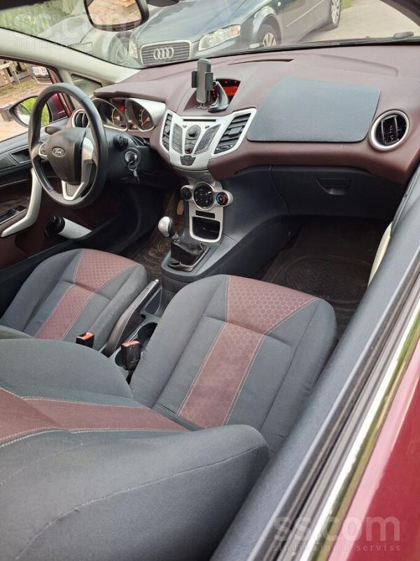 Sarkans Ford Fiesta 2009 Rīga, ar dzinēja tilpumu 1.20 L un nobraukumu 236 tūkst. km par 1200 €, foto 6 vietnē AUTOMOTO.COM.LV