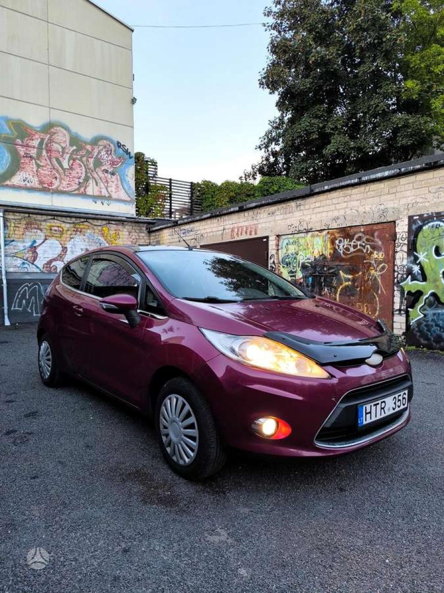 Sarkans Ford Fiesta 2009 Viļņa, ar dzinēja tilpumu 1.40 L un nobraukumu 313 tūkst. km par 1700 €, foto 3 vietnē AUTOMOTO.COM.LV