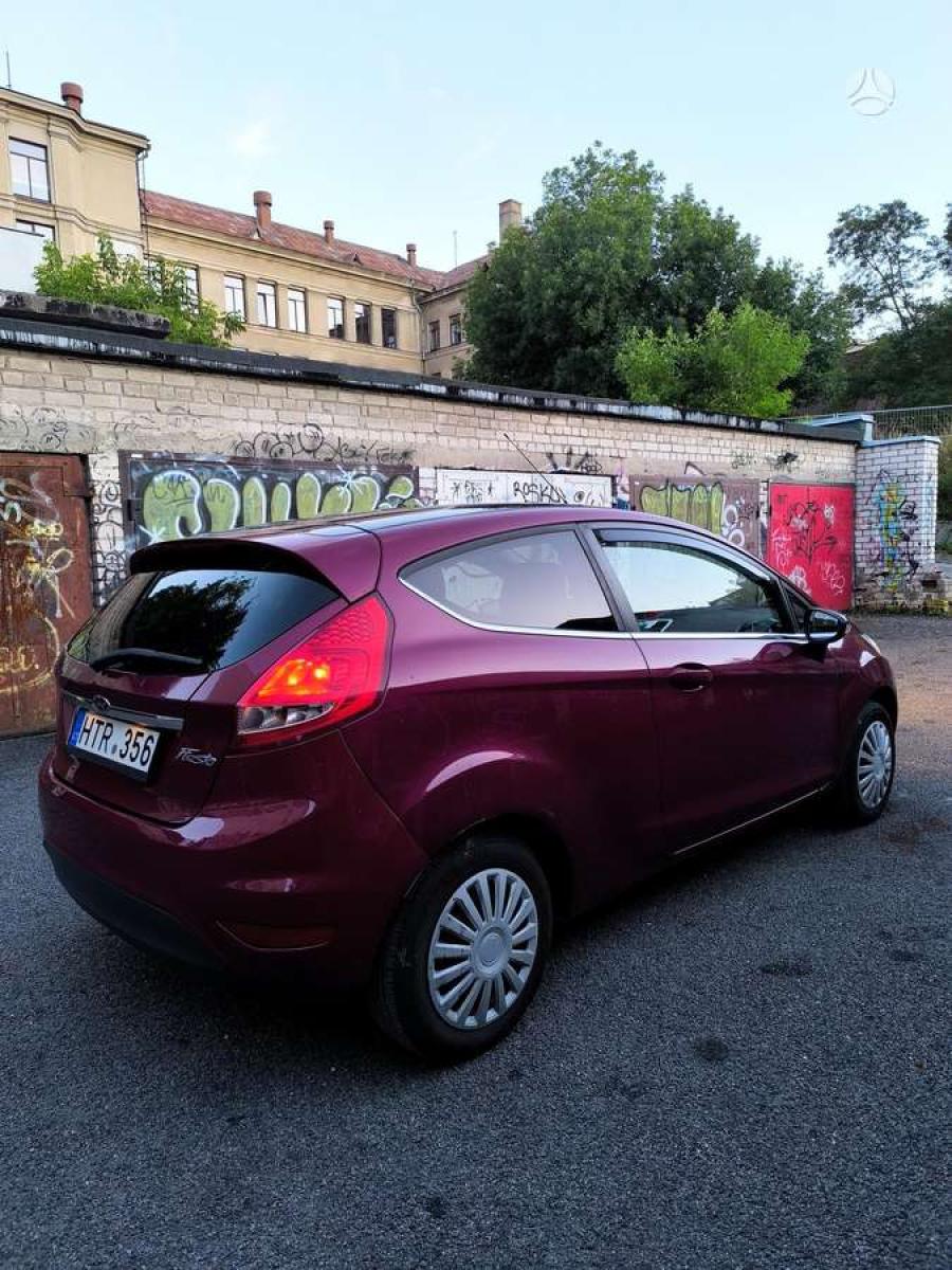 Sarkans Ford Fiesta 2009 Viļņa, ar dzinēja tilpumu 1.40 L un nobraukumu 313 tūkst. km par 1700 €, foto 4 vietnē AUTOMOTO.COM.LV