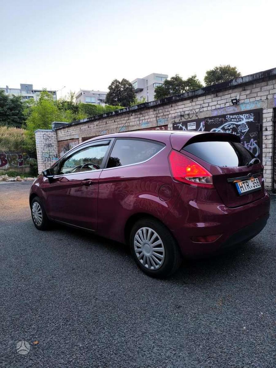 Sarkans Ford Fiesta 2009 Viļņa, ar dzinēja tilpumu 1.40 L un nobraukumu 313 tūkst. km par 1700 €, foto 5 vietnē AUTOMOTO.COM.LV