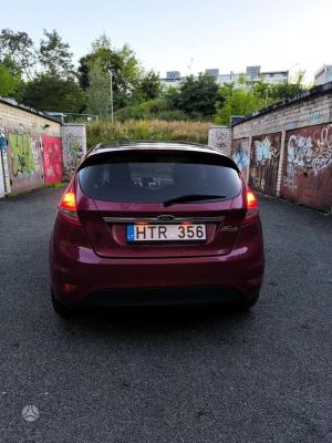 Sarkans Ford Fiesta 2009 Viļņa, ar dzinēja tilpumu 1.40 L un nobraukumu 313 tūkst. km par 1700 €, foto 6 vietnē AUTOMOTO.COM.LV