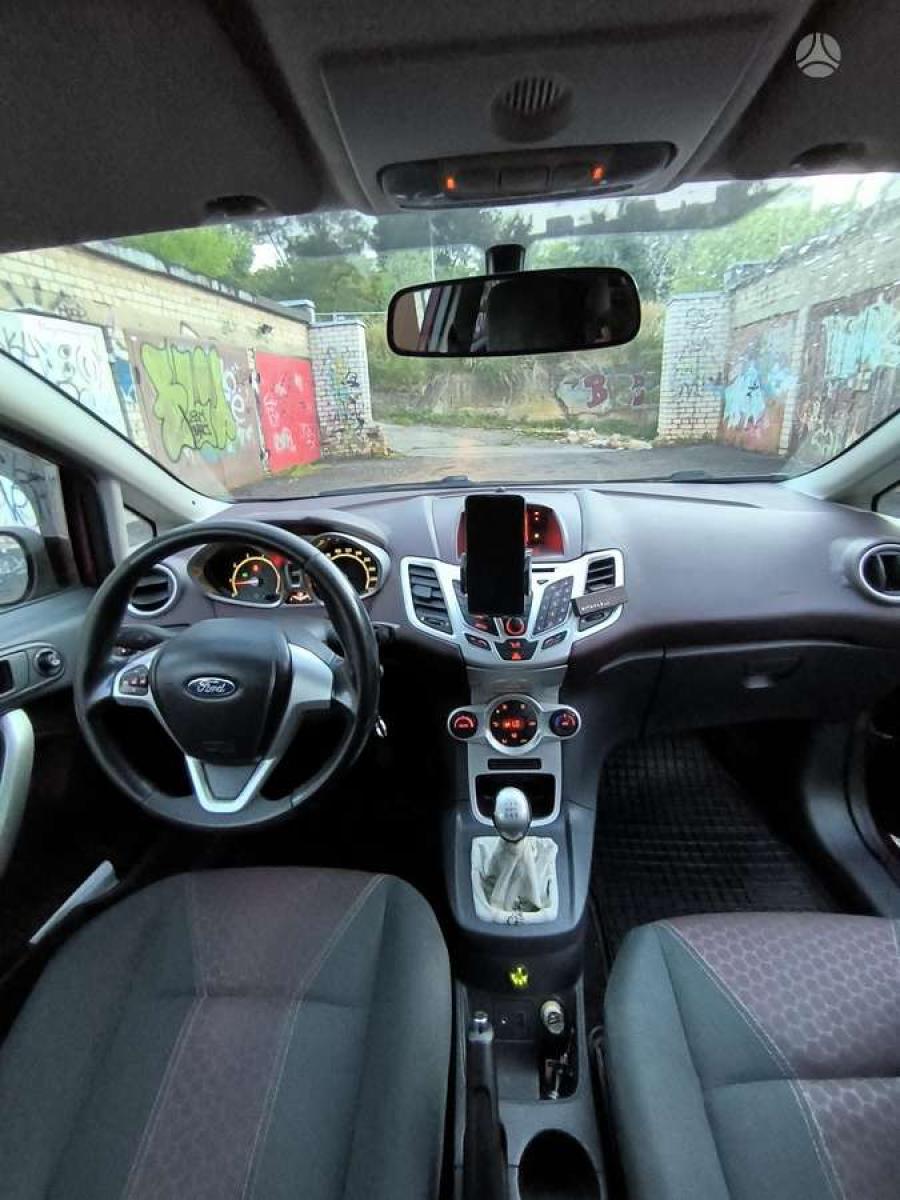Sarkans Ford Fiesta 2009 Viļņa, ar dzinēja tilpumu 1.40 L un nobraukumu 313 tūkst. km par 1700 €, foto 10 vietnē AUTOMOTO.COM.LV