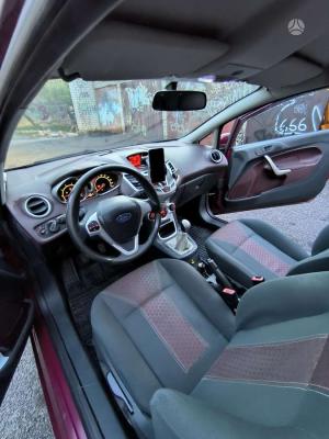 Sarkans Ford Fiesta 2009 Viļņa, ar dzinēja tilpumu 1.40 L un nobraukumu 313 tūkst. km par 1700 €, foto 12 vietnē AUTOMOTO.COM.LV