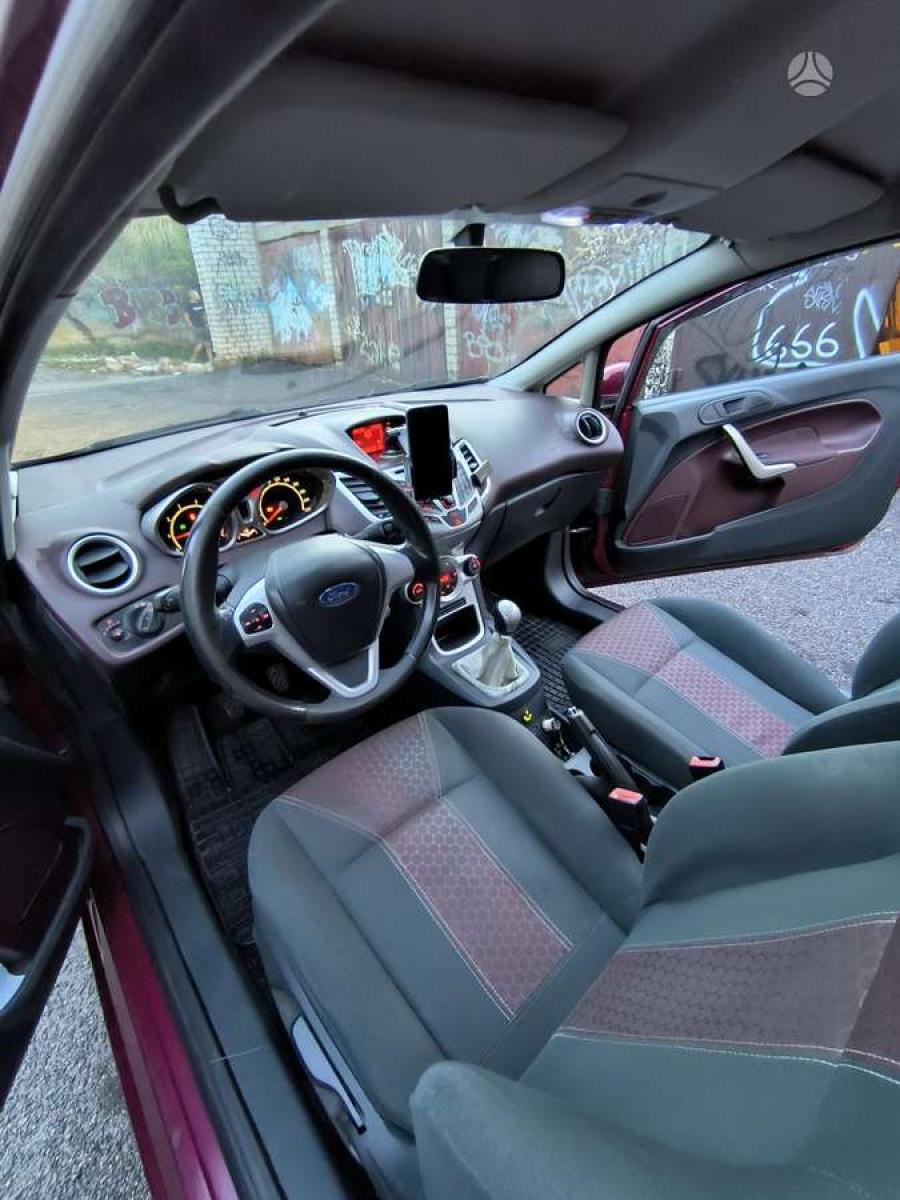 Sarkans Ford Fiesta 2009 Viļņa, ar dzinēja tilpumu 1.40 L un nobraukumu 313 tūkst. km par 1700 €, foto 12 vietnē AUTOMOTO.COM.LV