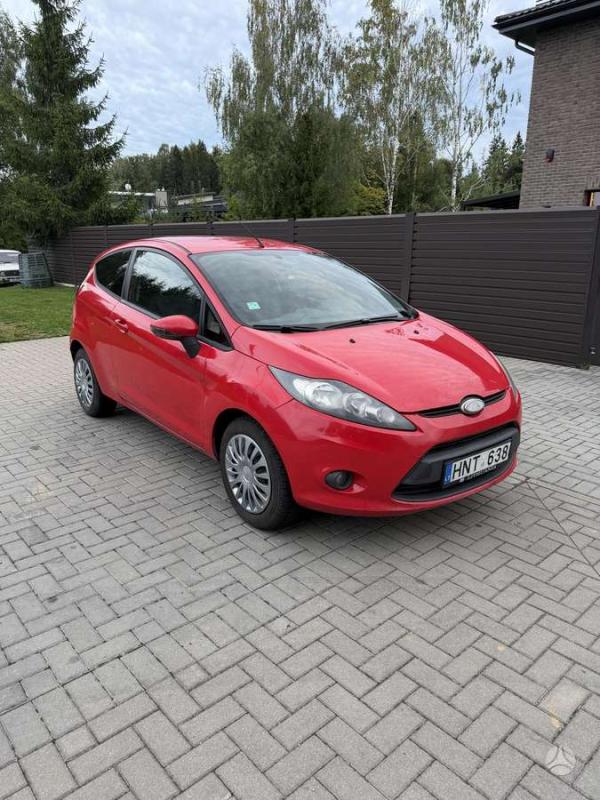 Red Ford Fiesta 2009 in Vilnius, with an engine capacity of 1.40 L and mileage of 316 thousand km for 1300 €, photo 3 on AUTOMOTO.COM.LV