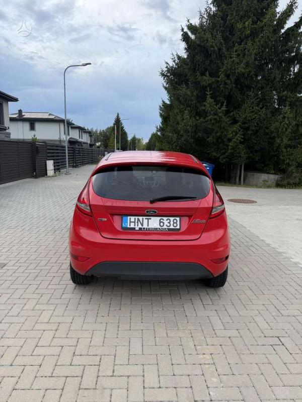 Red Ford Fiesta 2009 in Vilnius, with an engine capacity of 1.40 L and mileage of 316 thousand km for 1300 €, photo 5 on AUTOMOTO.COM.LV