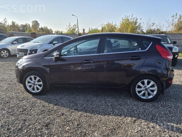 Sarkans Ford Fiesta 2009 Daugavpils, ar dzinēja tilpumu 1.40 L un nobraukumu 0 tūkst. km par 4300 €, foto 5 vietnē AUTOMOTO.COM.LV