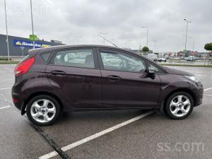Sarkans Ford Fiesta 2010 Rīga, ar dzinēja tilpumu 1.20 L un nobraukumu 204 tūkst. km par 2600 €, foto 2 vietnē AUTOMOTO.COM.LV