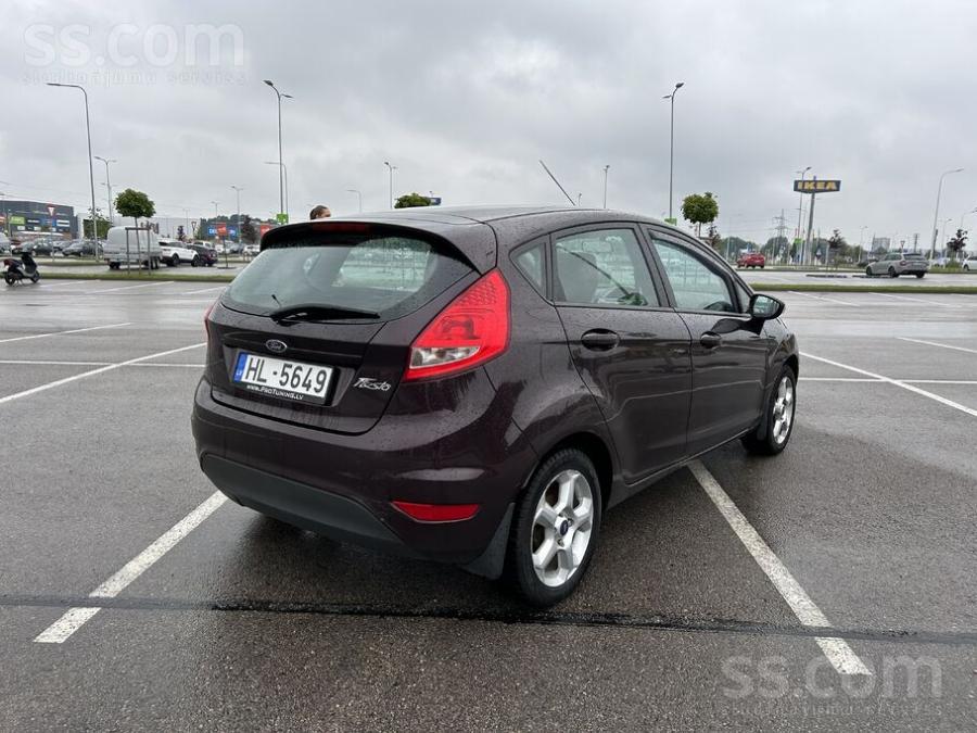 Sarkans Ford Fiesta 2010 Rīga, ar dzinēja tilpumu 1.20 L un nobraukumu 204 tūkst. km par 2600 €, foto 3 vietnē AUTOMOTO.COM.LV