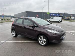 Sarkans Ford Fiesta 2010 Rīga, ar dzinēja tilpumu 1.20 L un nobraukumu 204 tūkst. km par 2600 €, foto 4 vietnē AUTOMOTO.COM.LV
