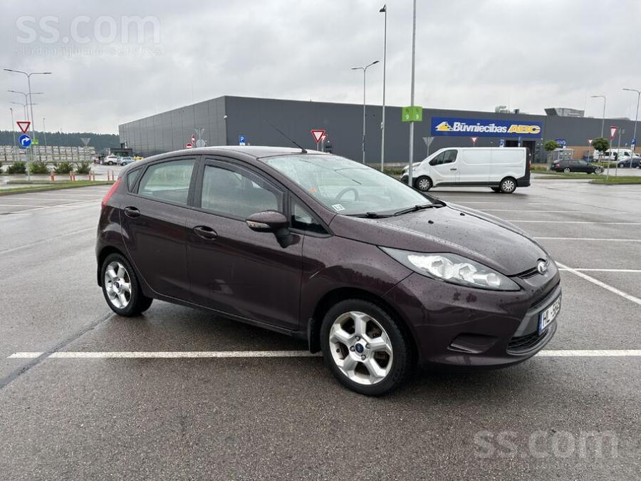 Sarkans Ford Fiesta 2010 Rīga, ar dzinēja tilpumu 1.20 L un nobraukumu 204 tūkst. km par 2600 €, foto 4 vietnē AUTOMOTO.COM.LV