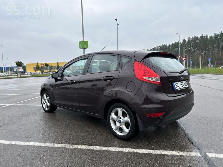 Sarkans Ford Fiesta 2010 Rīga, ar dzinēja tilpumu 1.20 L un nobraukumu 204 tūkst. km par 2600 €, foto 6 vietnē AUTOMOTO.COM.LV