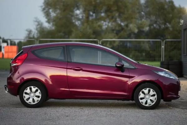 Sarkans Ford Fiesta 2010 Liepāja, ar dzinēja tilpumu 1.20 L un nobraukumu 185 tūkst. km par 3950 €, foto 6 vietnē AUTOMOTO.COM.LV