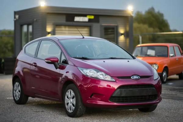 Sarkans Ford Fiesta 2010 Liepāja, ar dzinēja tilpumu 1.20 L un nobraukumu 185 tūkst. km par 3950 €, foto 7 vietnē AUTOMOTO.COM.LV