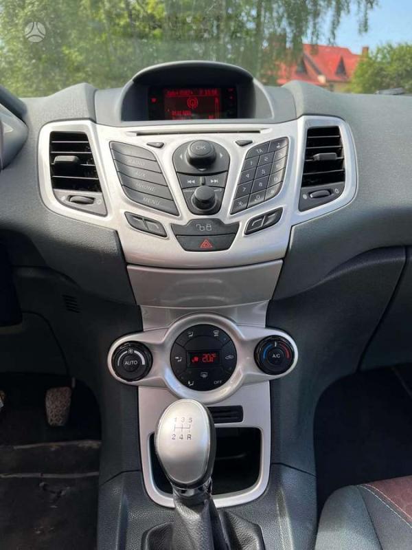 Sarkans Ford Fiesta 2010 Viļņa, ar dzinēja tilpumu 1.40 L un nobraukumu 292 tūkst. km par 1000 €, foto 5 vietnē AUTOMOTO.COM.LV