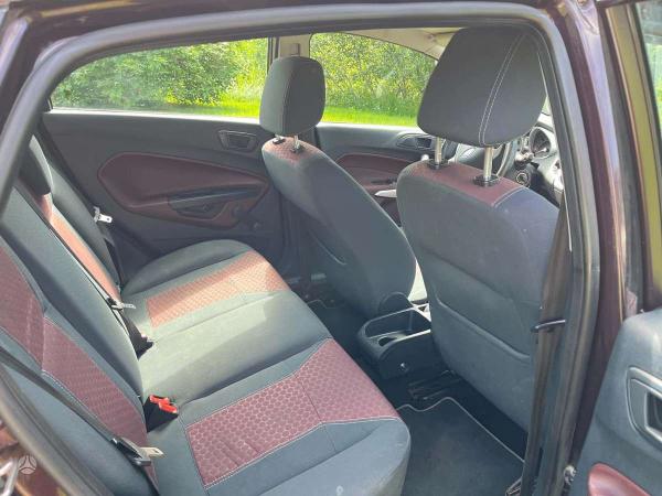 Sarkans Ford Fiesta 2010 Viļņa, ar dzinēja tilpumu 1.40 L un nobraukumu 292 tūkst. km par 1000 €, foto 9 vietnē AUTOMOTO.COM.LV