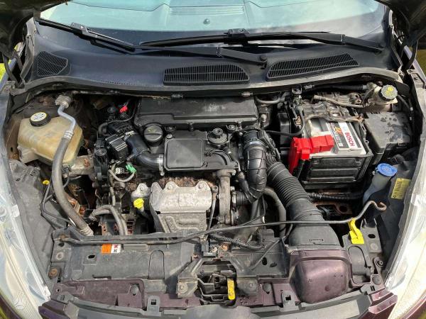 Sarkans Ford Fiesta 2010 Viļņa, ar dzinēja tilpumu 1.40 L un nobraukumu 292 tūkst. km par 1000 €, foto 10 vietnē AUTOMOTO.COM.LV