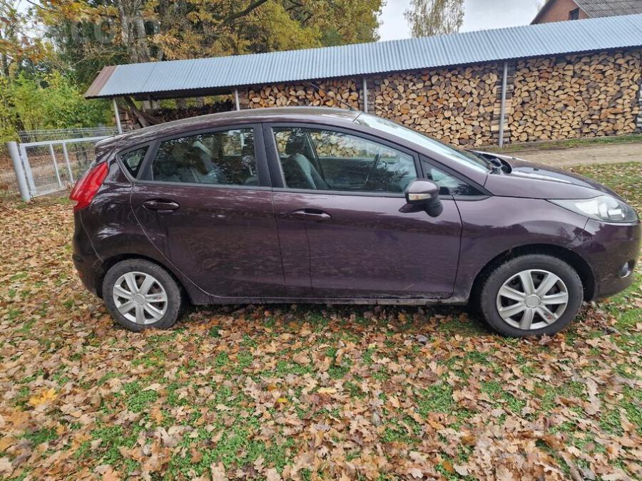 Sarkans Ford Fiesta 2010 Aizkraukle, ar dzinēja tilpumu 1.60 L un nobraukumu 276 tūkst. km par 2500 €, foto 1 vietnē AUTOMOTO.COM.LV