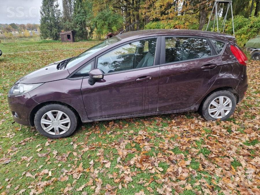 Sarkans Ford Fiesta 2010 Aizkraukle, ar dzinēja tilpumu 1.60 L un nobraukumu 276 tūkst. km par 2500 €, foto 3 vietnē AUTOMOTO.COM.LV