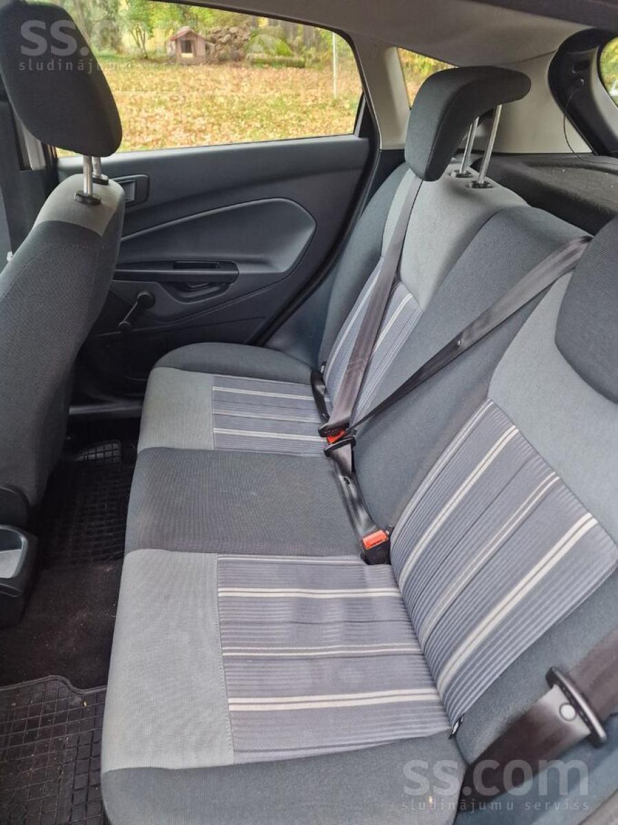 Sarkans Ford Fiesta 2010 Aizkraukle, ar dzinēja tilpumu 1.60 L un nobraukumu 276 tūkst. km par 2500 €, foto 4 vietnē AUTOMOTO.COM.LV