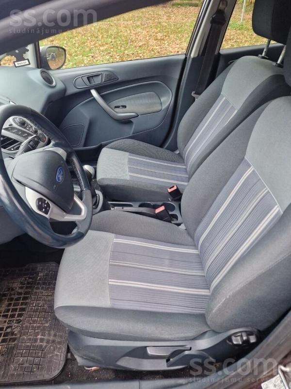 Sarkans Ford Fiesta 2010 Aizkraukle, ar dzinēja tilpumu 1.60 L un nobraukumu 276 tūkst. km par 2500 €, foto 5 vietnē AUTOMOTO.COM.LV