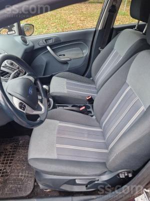 Sarkans Ford Fiesta 2010 Aizkraukle, ar dzinēja tilpumu 1.60 L un nobraukumu 276 tūkst. km par 2500 €, foto 5 vietnē AUTOMOTO.COM.LV