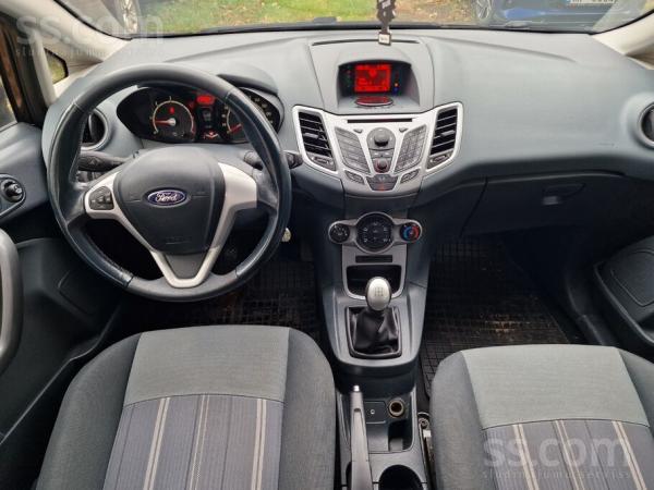 Sarkans Ford Fiesta 2010 Aizkraukle, ar dzinēja tilpumu 1.60 L un nobraukumu 276 tūkst. km par 2500 €, foto 6 vietnē AUTOMOTO.COM.LV