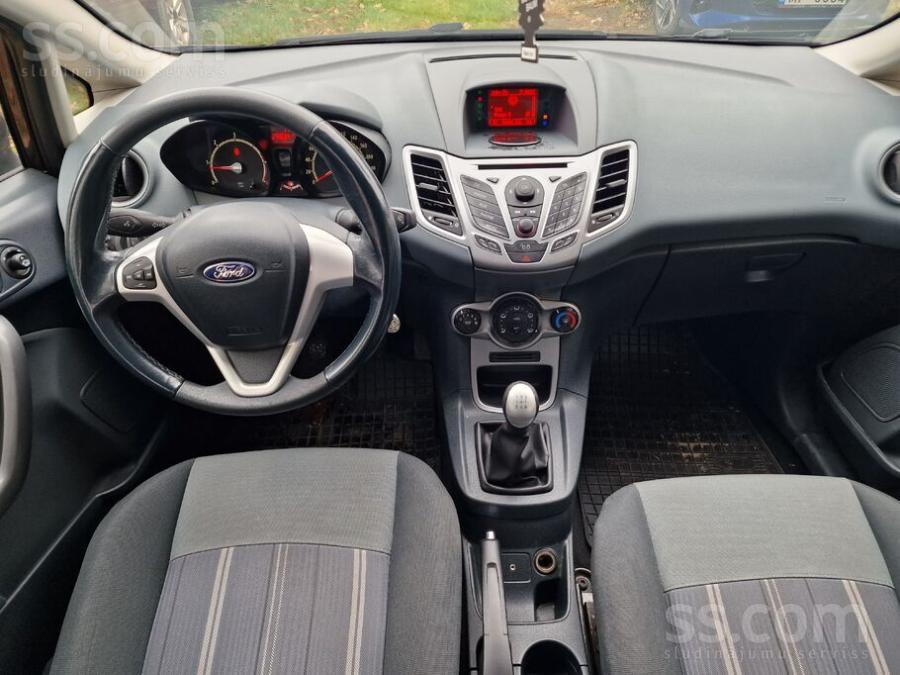 Sarkans Ford Fiesta 2010 Aizkraukle, ar dzinēja tilpumu 1.60 L un nobraukumu 276 tūkst. km par 2500 €, foto 6 vietnē AUTOMOTO.COM.LV