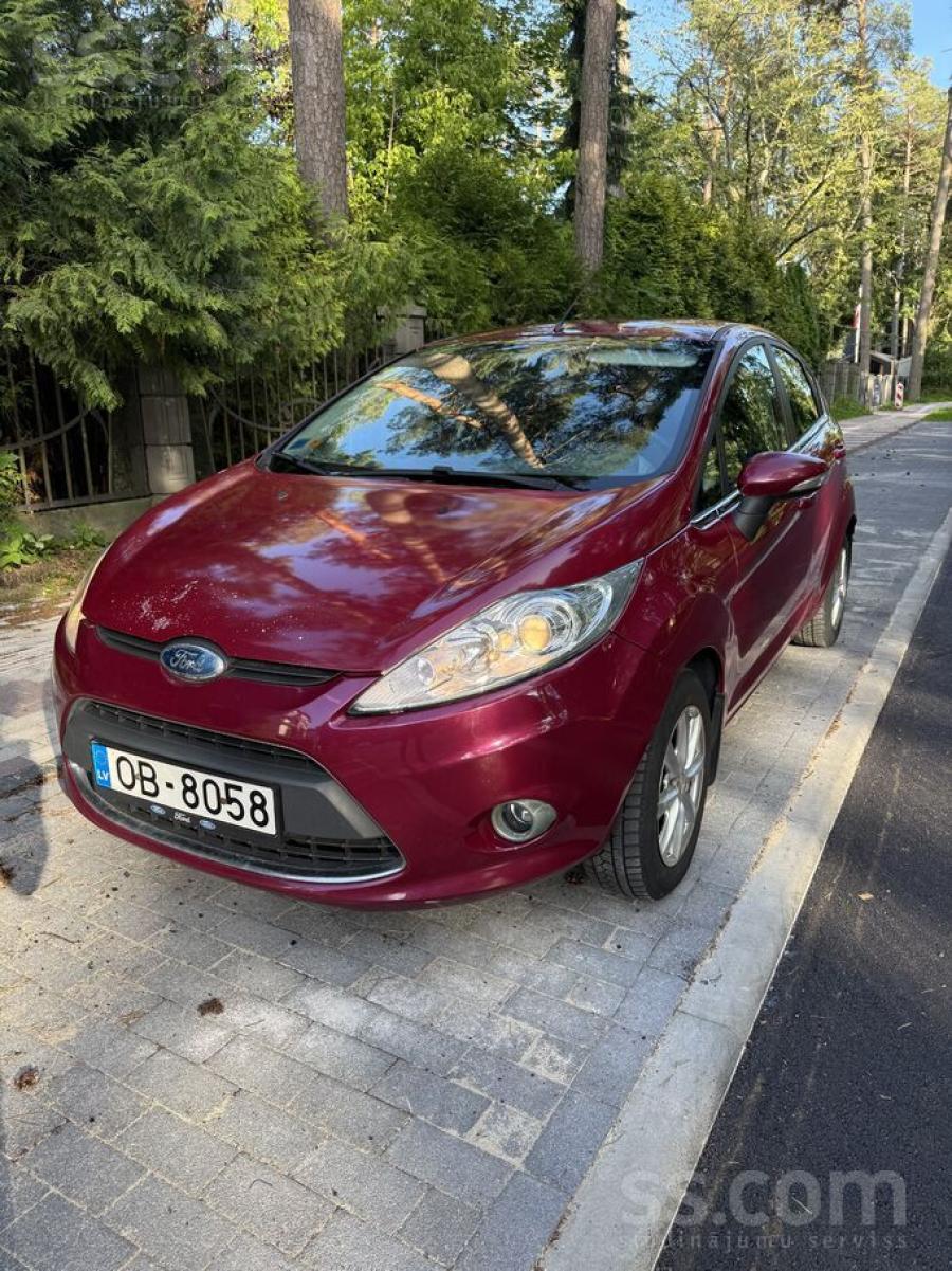 Sarkans Ford Fiesta 2011 Rīga, ar dzinēja tilpumu 1.60 L un nobraukumu 107 tūkst. km par 2650 €, foto 1 vietnē AUTOMOTO.COM.LV