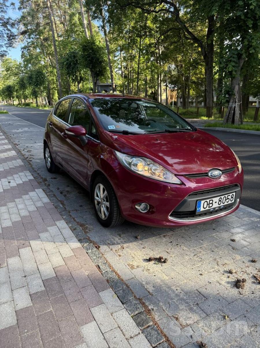 Sarkans Ford Fiesta 2011 Rīga, ar dzinēja tilpumu 1.60 L un nobraukumu 107 tūkst. km par 2650 €, foto 3 vietnē AUTOMOTO.COM.LV