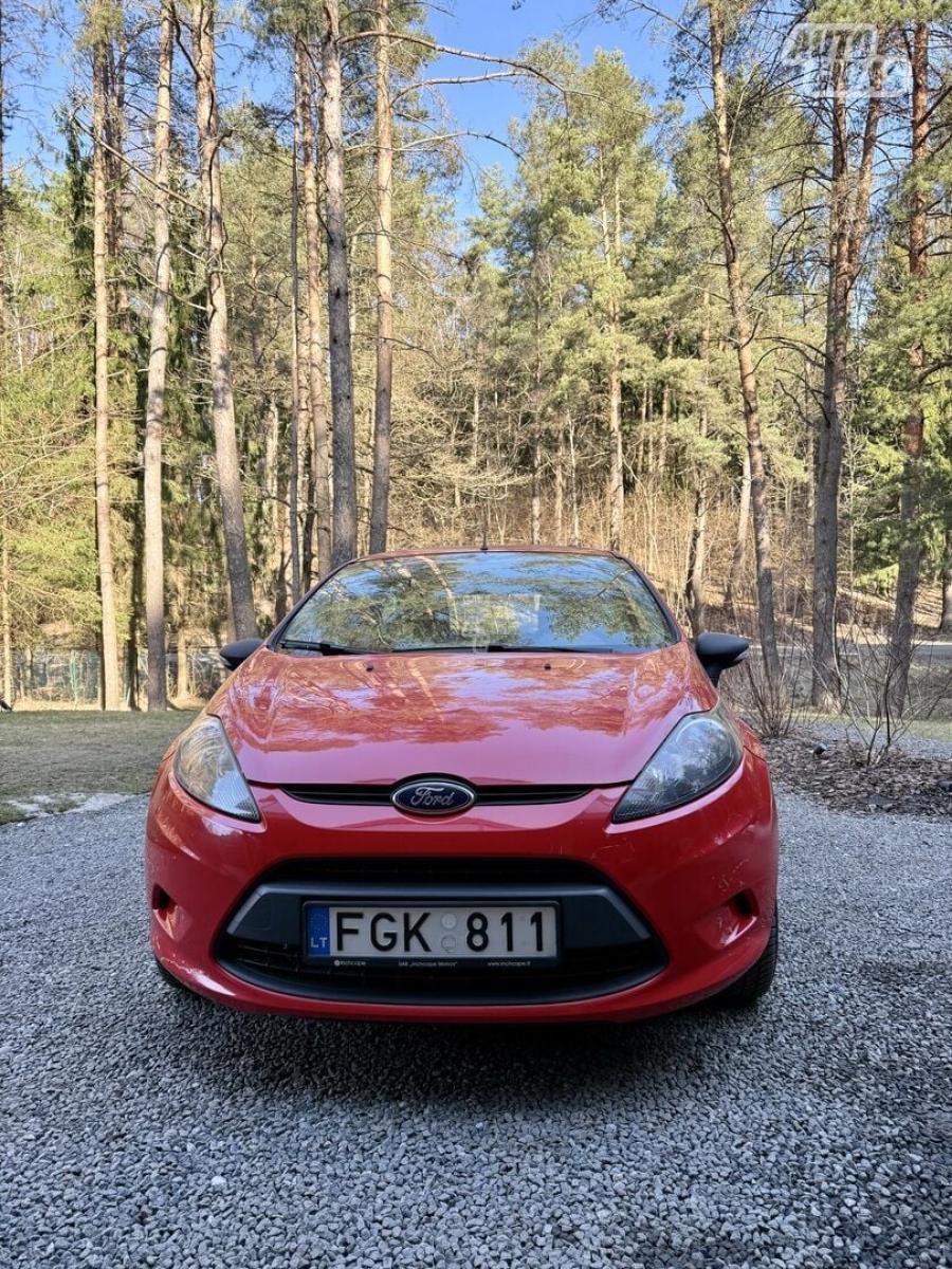 Sarkans Ford Fiesta 2011 Viļņa, ar dzinēja tilpumu 1.20 L un nobraukumu 176 tūkst. km par 1400 €, foto 2 vietnē AUTOMOTO.COM.LV