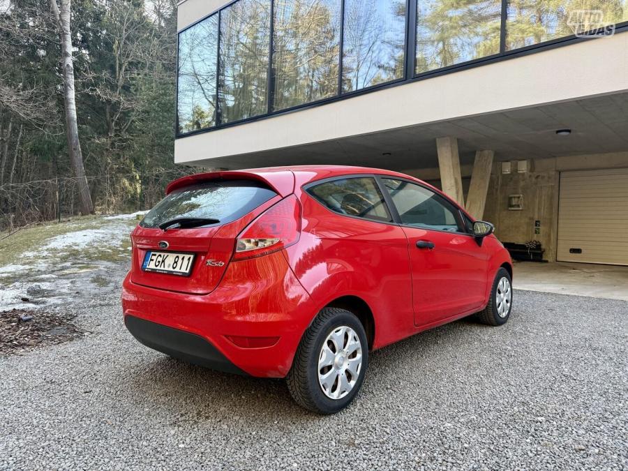 Sarkans Ford Fiesta 2011 Viļņa, ar dzinēja tilpumu 1.20 L un nobraukumu 176 tūkst. km par 1400 €, foto 5 vietnē AUTOMOTO.COM.LV