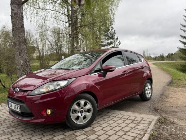 Red Ford Fiesta 2011 in Cesis, with an engine capacity of 1.60 L and mileage of 325 thousand km for 3100 €, photo 2 on AUTOMOTO.COM.LV