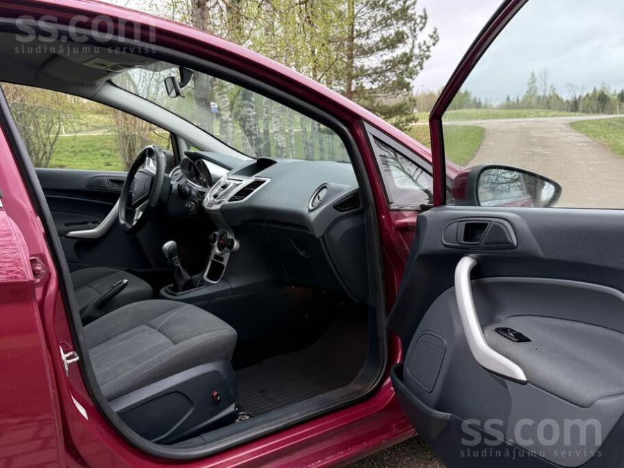 Красный Форд Фиеста 2011 в Цесис, объемом двигателя 1.60 л и пробегом 325 тыс. км за 3100 €, фото 8 на AUTOMOTO.COM.LV