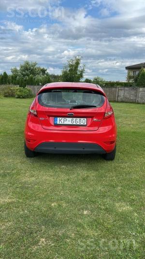 Red Ford Fiesta 2011 in Riga, with an engine capacity of 1.60 L and mileage of 172 thousand km for 2300 €, photo 5 on AUTOMOTO.COM.LV