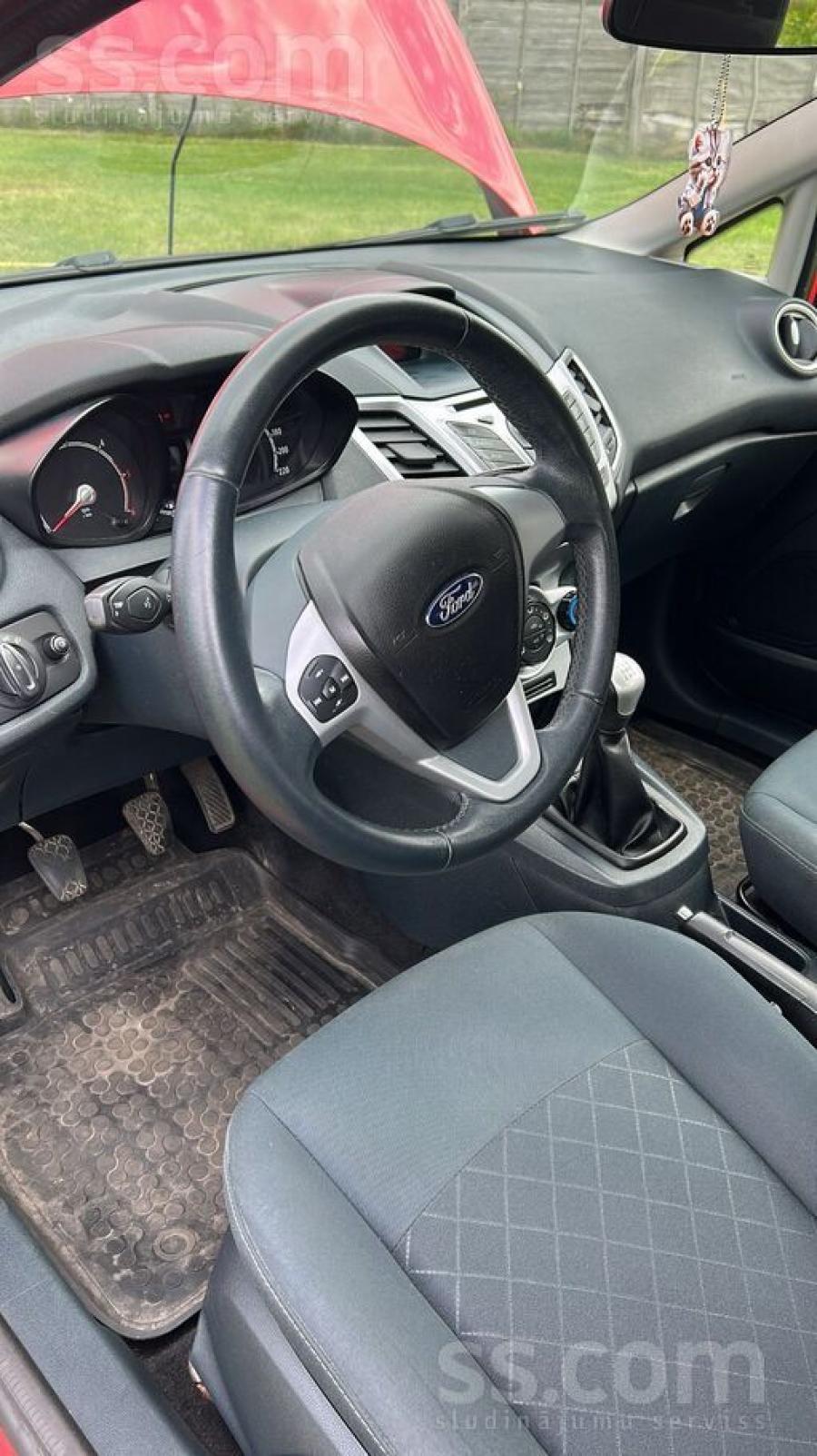 Red Ford Fiesta 2011 in Riga, with an engine capacity of 1.60 L and mileage of 172 thousand km for 2300 €, photo 10 on AUTOMOTO.COM.LV