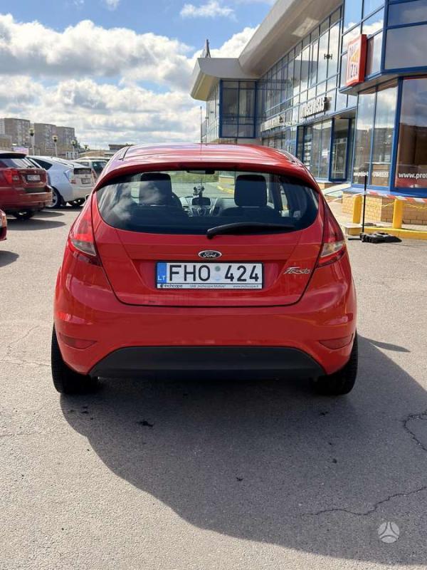 Sarkans Ford Fiesta 2011 Viļņa, ar dzinēja tilpumu 1.24 L un nobraukumu 142 tūkst. km par 2300 €, foto 4 vietnē AUTOMOTO.COM.LV