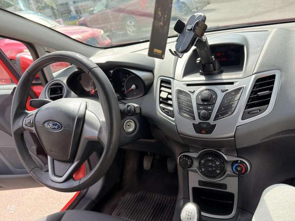 Sarkans Ford Fiesta 2011 Viļņa, ar dzinēja tilpumu 1.24 L un nobraukumu 142 tūkst. km par 2300 €, foto 7 vietnē AUTOMOTO.COM.LV