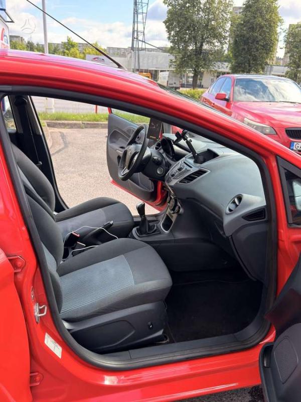 Sarkans Ford Fiesta 2011 Viļņa, ar dzinēja tilpumu 1.24 L un nobraukumu 142 tūkst. km par 2300 €, foto 8 vietnē AUTOMOTO.COM.LV
